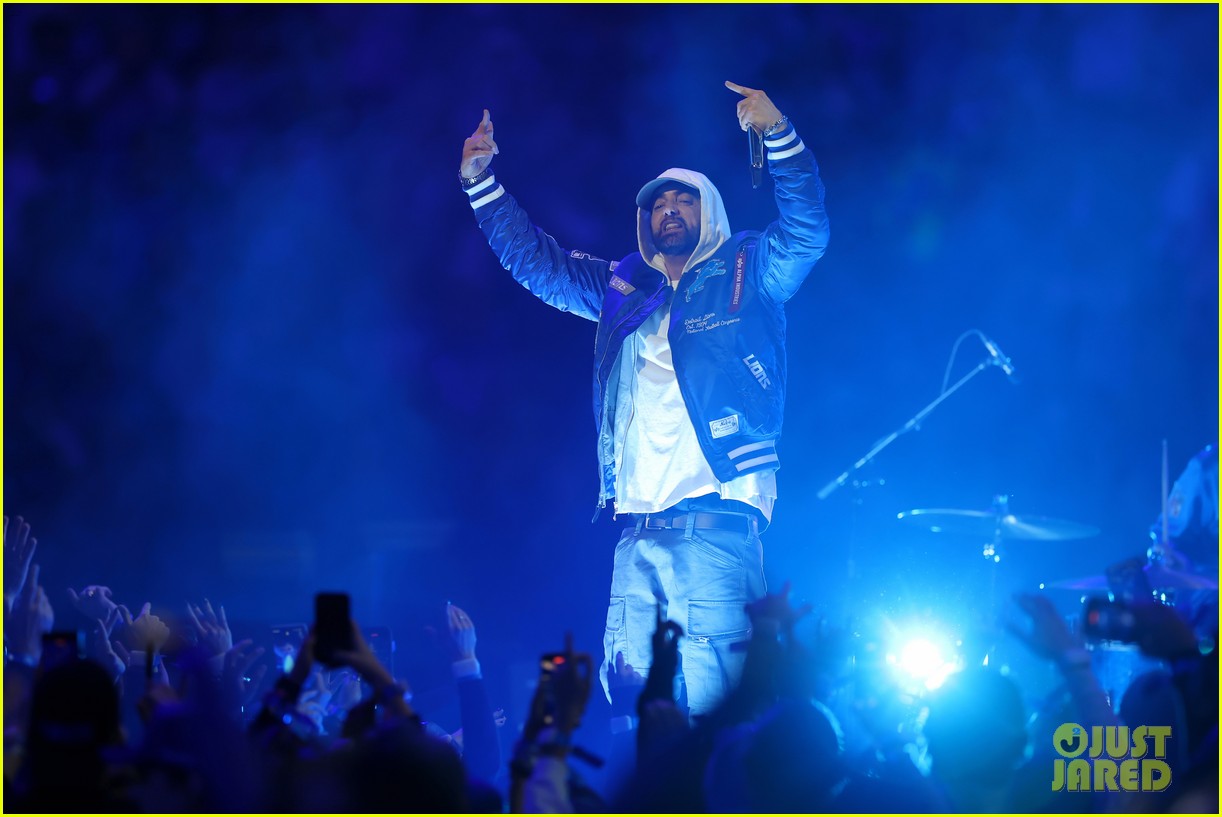 Eminem's Grandson Watches Him Perform at NFL Halftime Show on ...