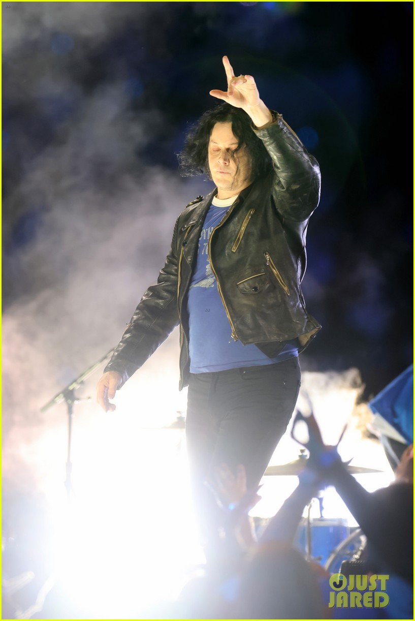 Eminem's Grandson Watches Him Perform at NFL Halftime Show on ...