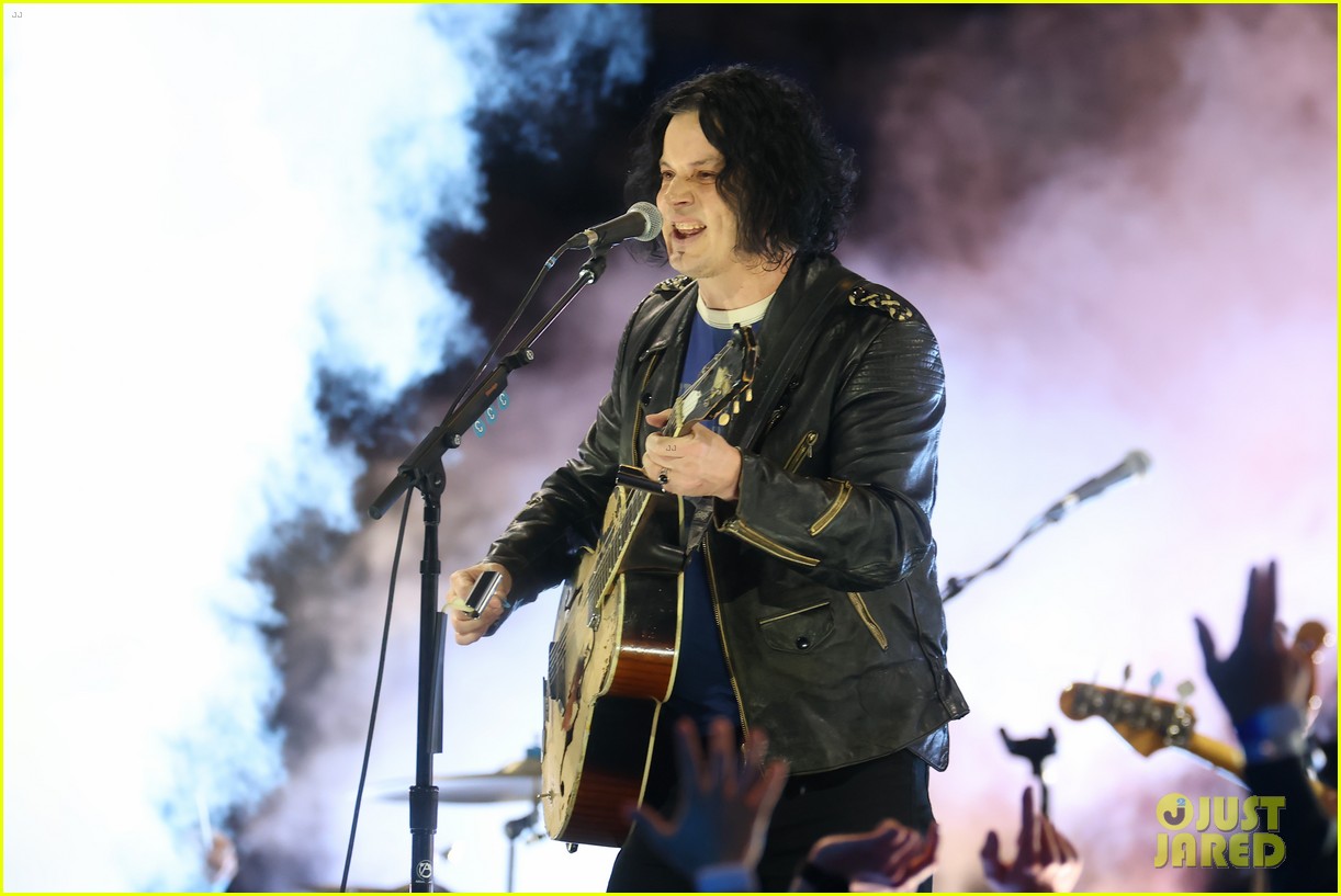 Eminem's Grandson Watches Him Perform at NFL Halftime Show on ...