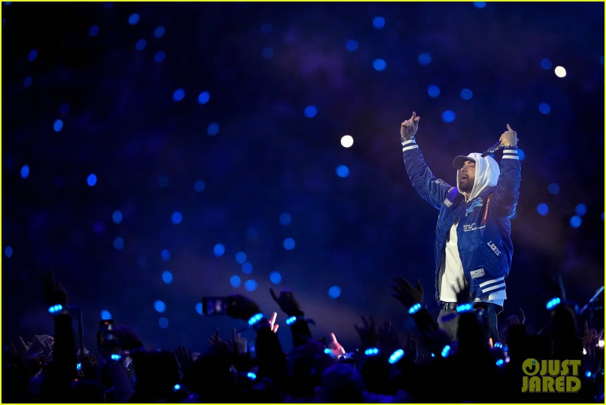 Eminem's Grandson Watches Him Perform at NFL Halftime Show on ...
