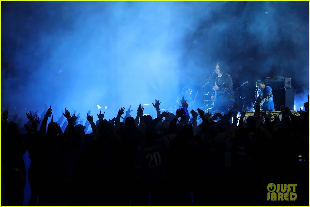 Eminem's Grandson Watches Him Perform at NFL Halftime Show on ...