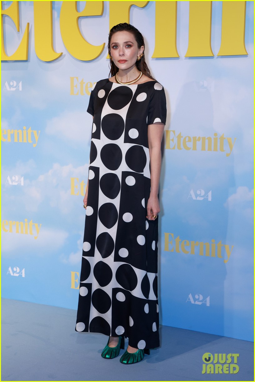 Elizabeth Olsen Goes Geometric in Black & White at 'Eternity' Premiere ...