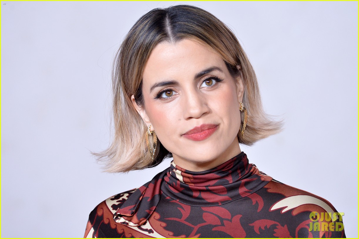 Claire Danes, Matthew Rhys, Brittany Snow & More Promote New Netflix ...