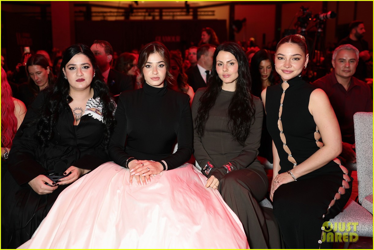 Heidi Klum & Her Daughter Leni Klum Walk the 2025 Glamour Women of the ...