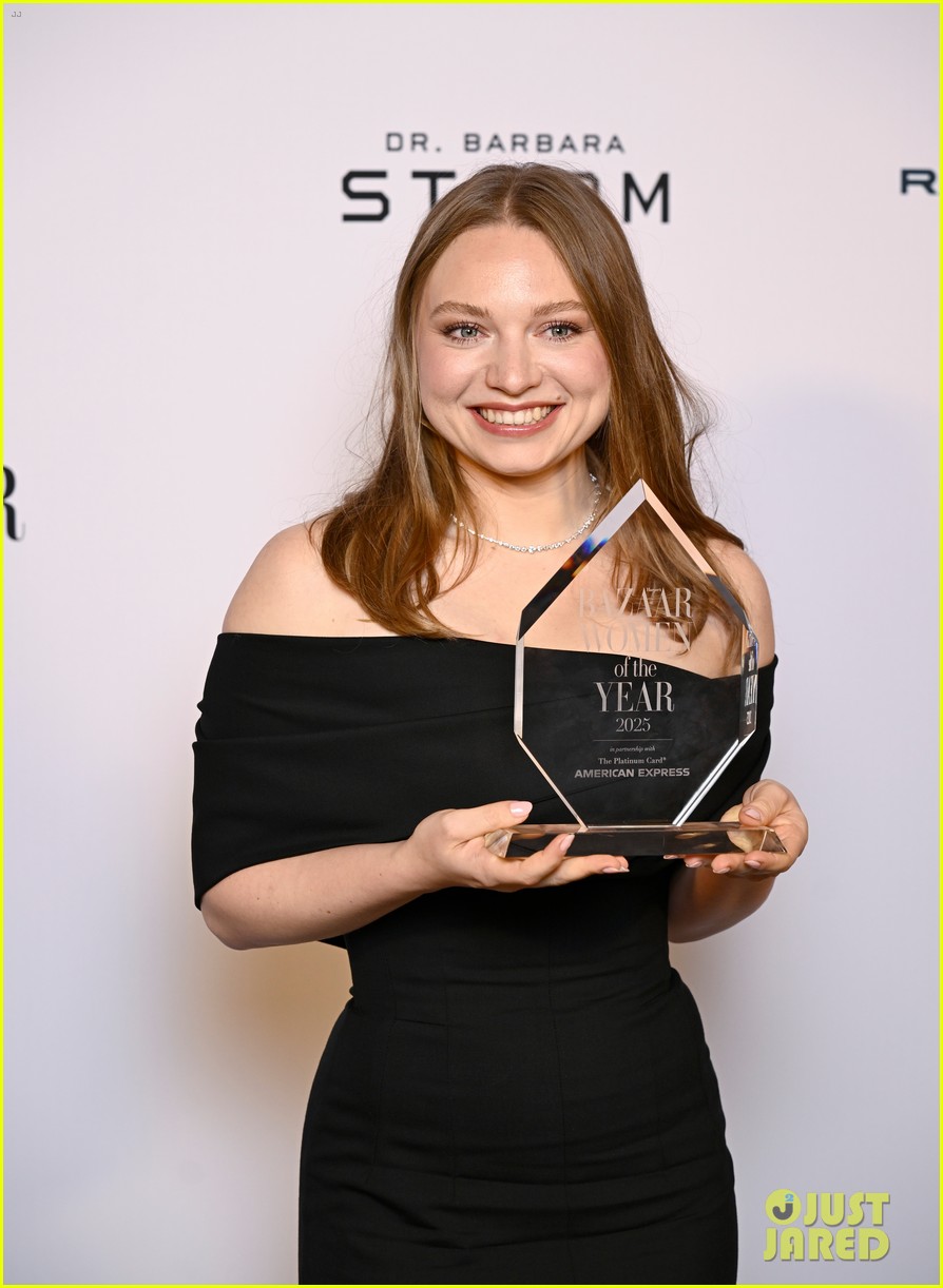 Reese Witherspoon, Aimee Lou Wood, & Jade Honored at Harper's Bazaar ...