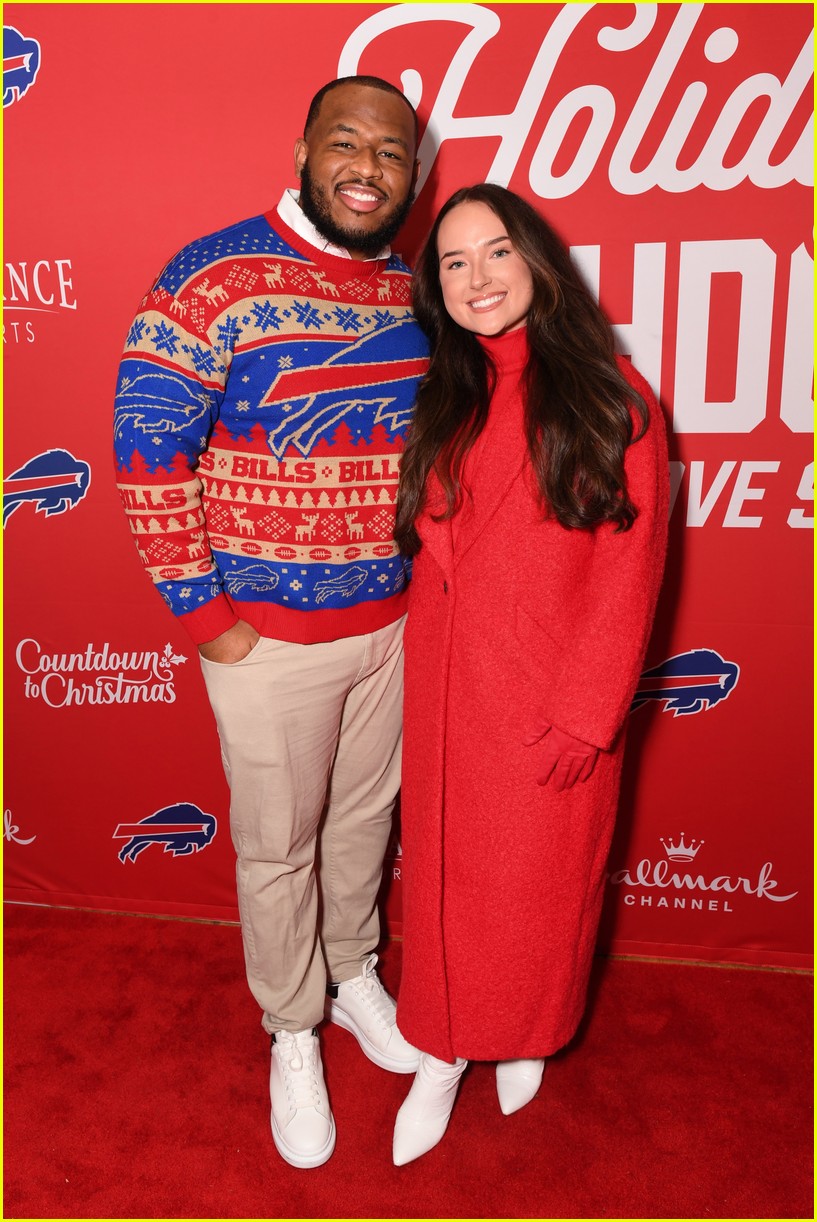 Holland Roden, Matthew Daddario, & 'Holiday Touchdown' Cast Reunite ...