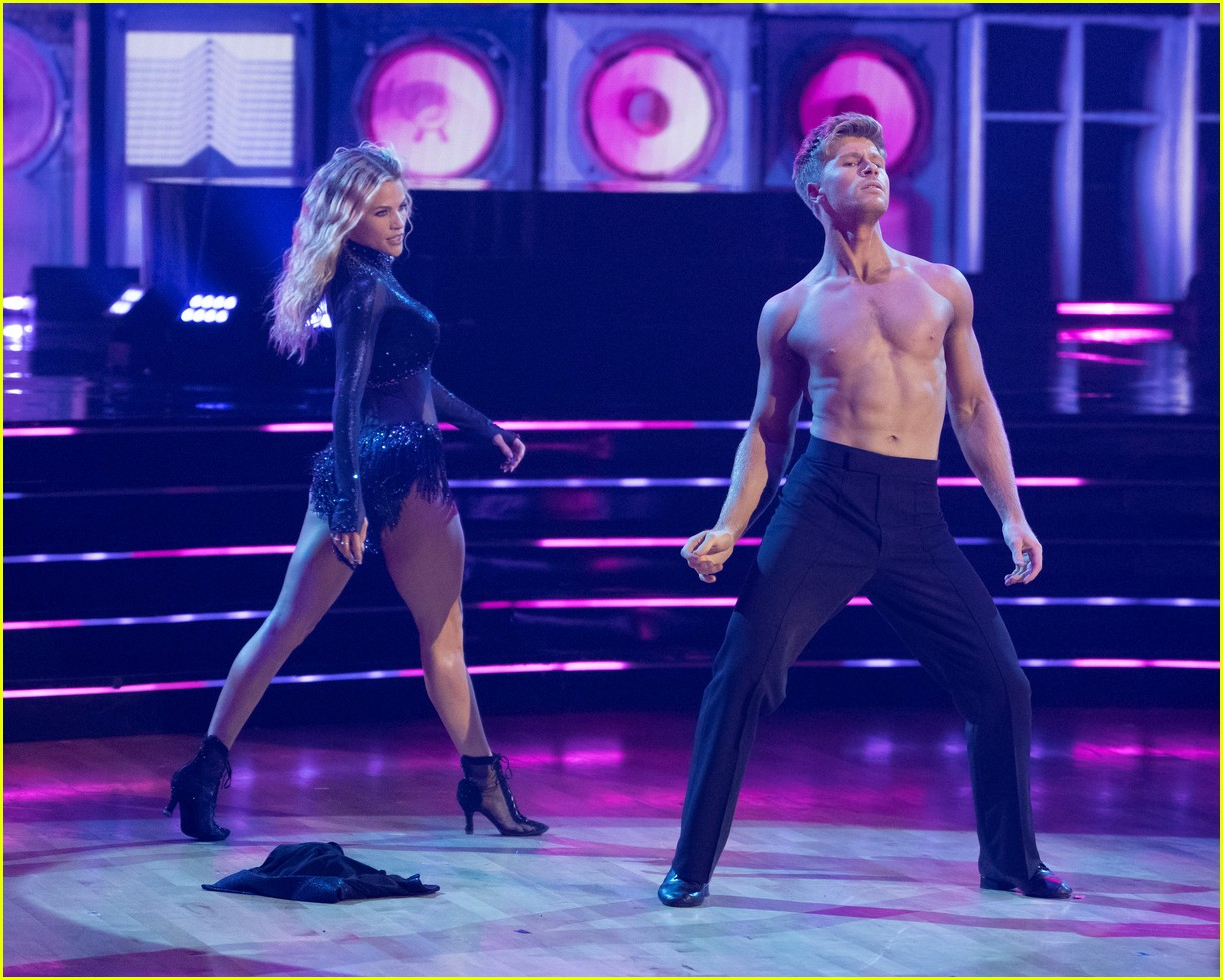 Robert Irwin Suffers Rib Injury Ahead of 'DWTS' Finale, Partner Witney ...