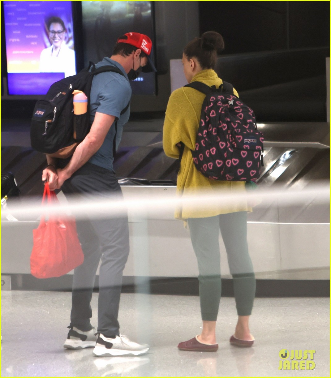 Hugh Jackman Lands in L.A. with Girlfriend Sutton Foster: Photo 5232990 ...