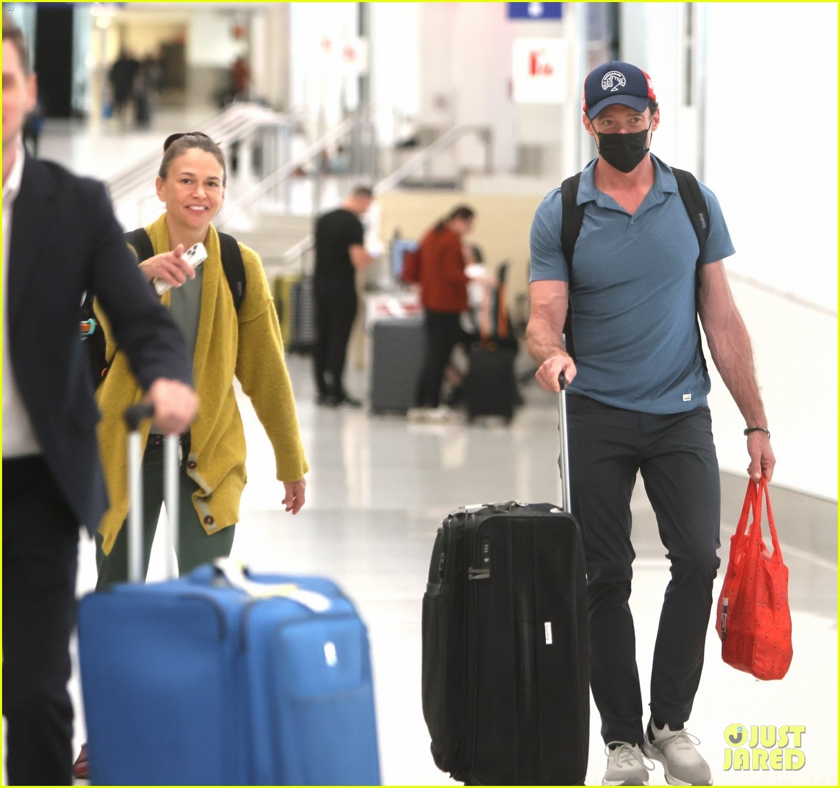 Hugh Jackman Lands in L.A. with Girlfriend Sutton Foster: Photo 5232993 ...