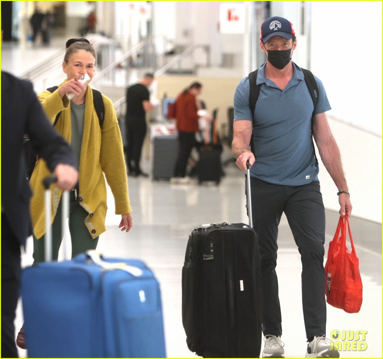 Hugh Jackman Lands in L.A. with Girlfriend Sutton Foster: Photo 5232995 ...