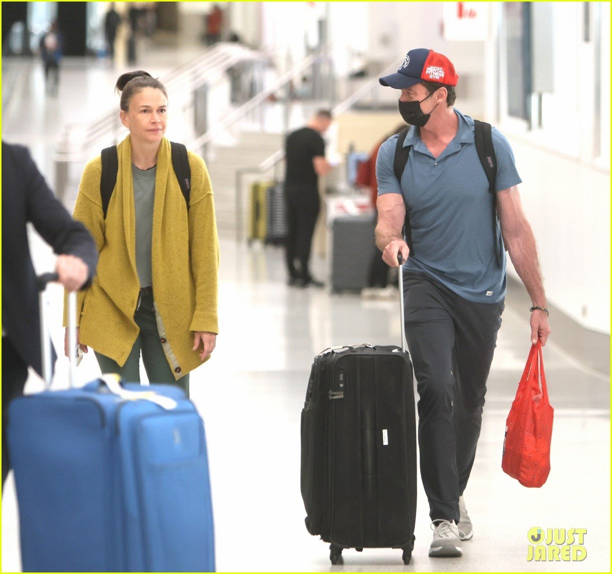 Hugh Jackman Lands in L.A. with Girlfriend Sutton Foster: Photo 5233013 ...