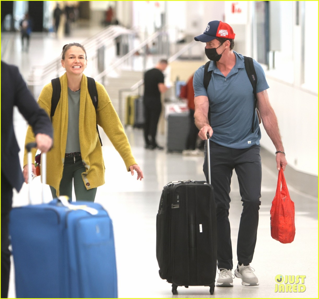 Hugh Jackman Lands in L.A. with Girlfriend Sutton Foster: Photo 5233015 ...