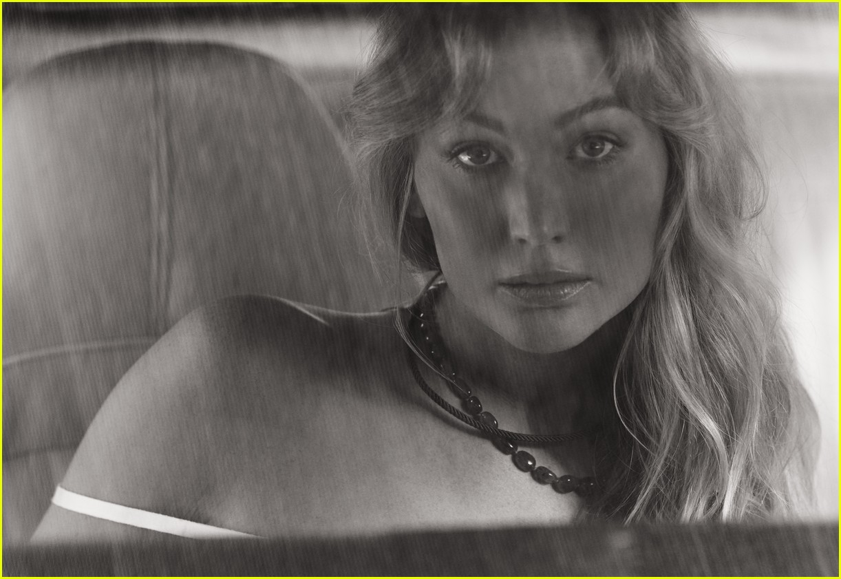 Jennifer Lawrence & Robert Pattinson Pose for Intimate 'V Magazine ...