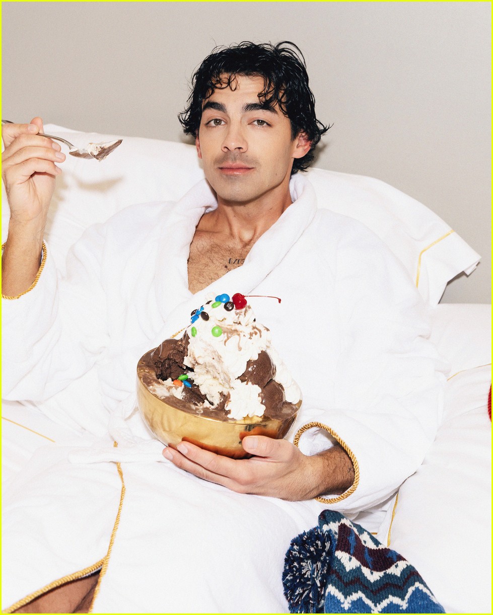 Go Behind-the-Scenes With Jonas Brothers at 'A Very Jonas Christmas Movie' Premiere With 50 ...