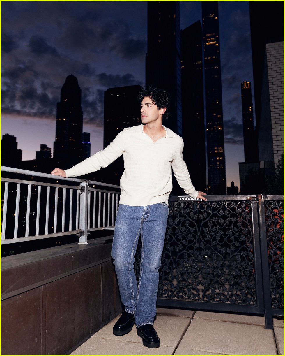 Go Behind-the-Scenes With Jonas Brothers at 'A Very Jonas Christmas ...