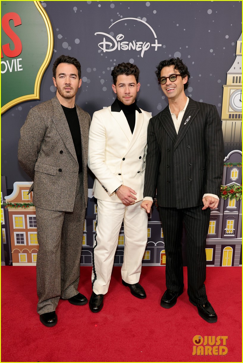 Kevin, Nick, & Joe Jonas Step Out in NYC for 'A Very Jonas Christmas ...