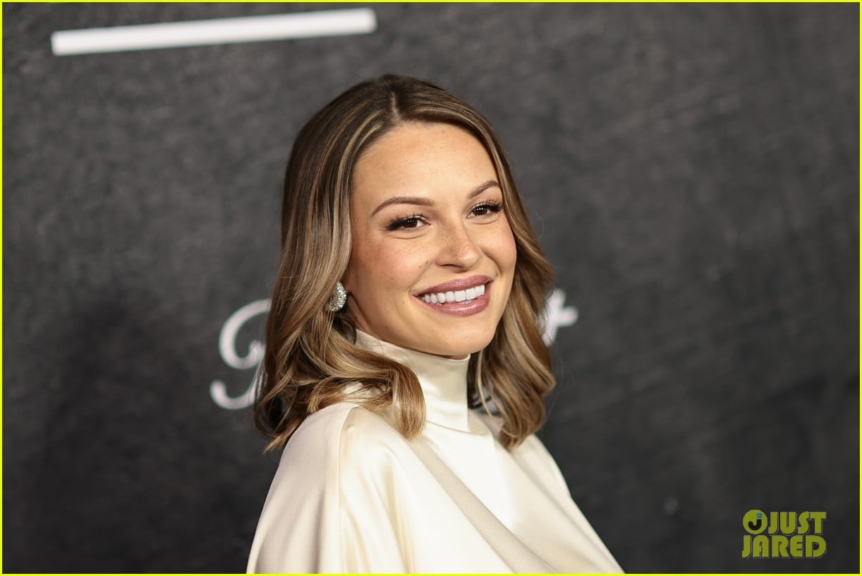 Pregnant Kayla Wallace Cradles Baby Bump With Husband Kevin McGarry at ...