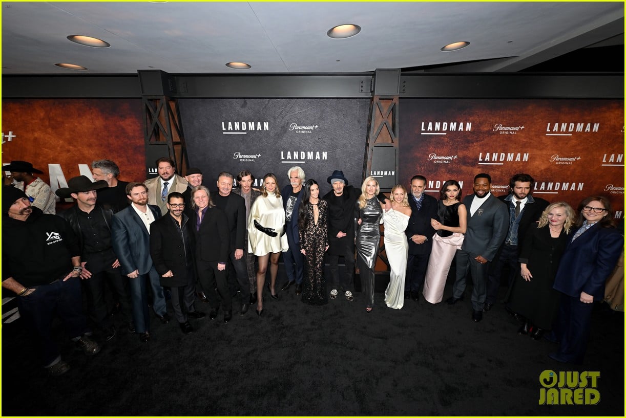 Pregnant Kayla Wallace Cradles Baby Bump With Husband Kevin McGarry at ...