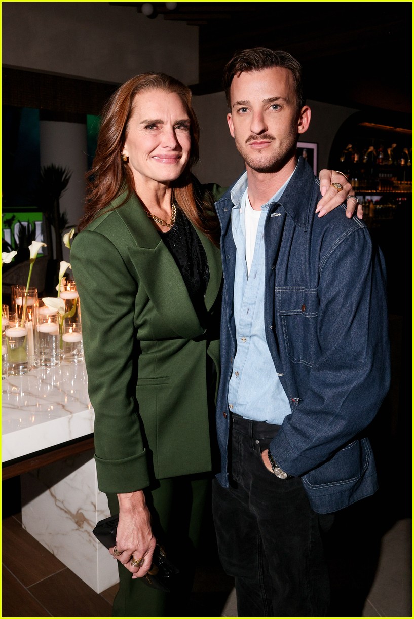 Rachel Zegler Shares Sweet Moments With Oscar Isaac & Brooke Shields at ...