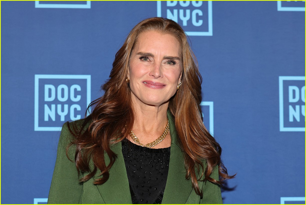 Rachel Zegler Shares Sweet Moments With Oscar Isaac & Brooke Shields at ...