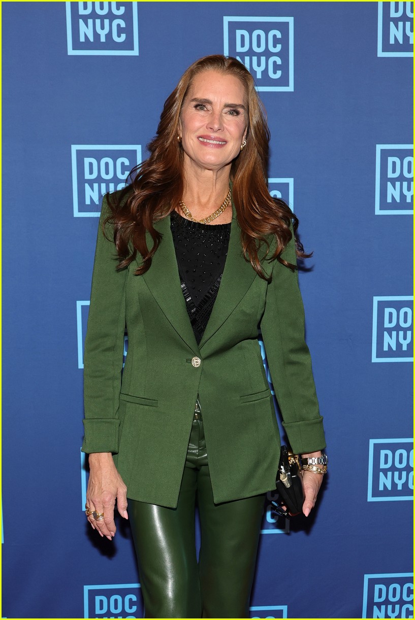 Rachel Zegler Shares Sweet Moments With Oscar Isaac & Brooke Shields at ...