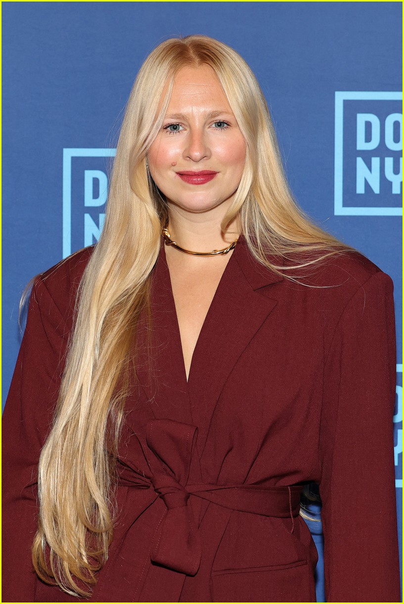 Rachel Zegler Shares Sweet Moments With Oscar Isaac & Brooke Shields at ...