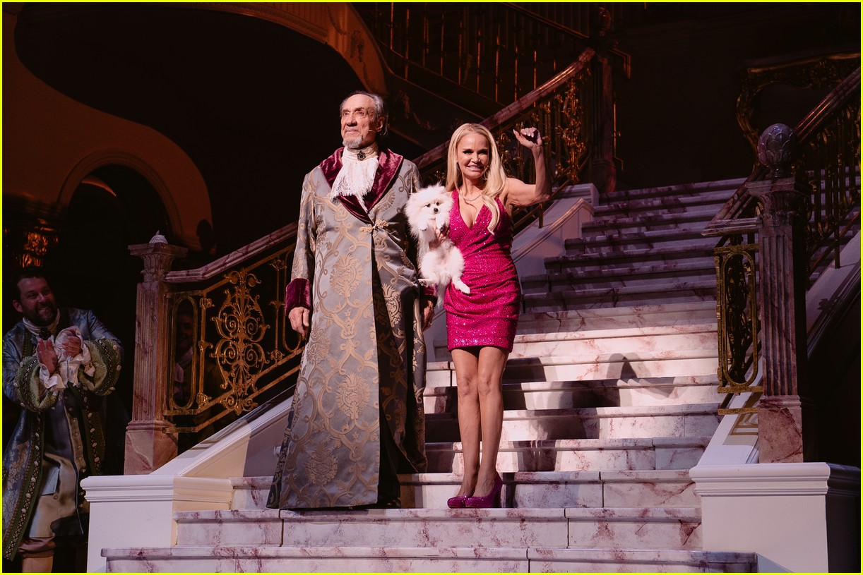 Kristin Chenoweth Gets Support from Idina Menzel at Opening Night of ...