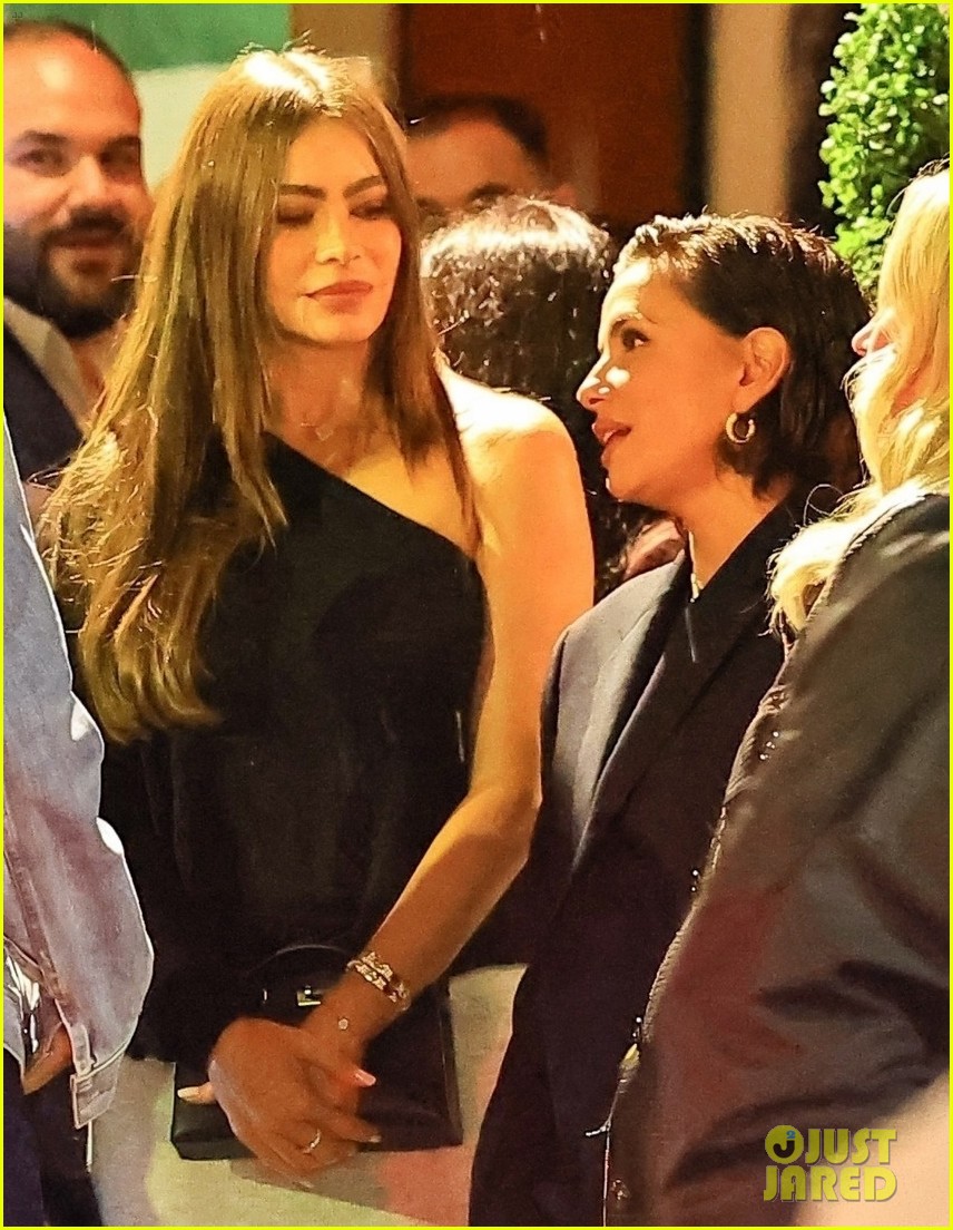 Ricky Martin Meets Up with Sofia Vergara & Eva Longoria for Dinner in ...