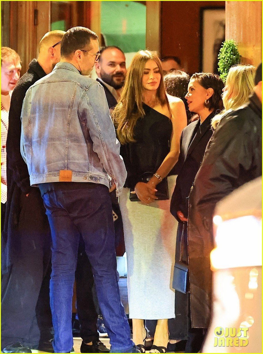 Ricky Martin Meets Up with Sofia Vergara & Eva Longoria for Dinner in ...