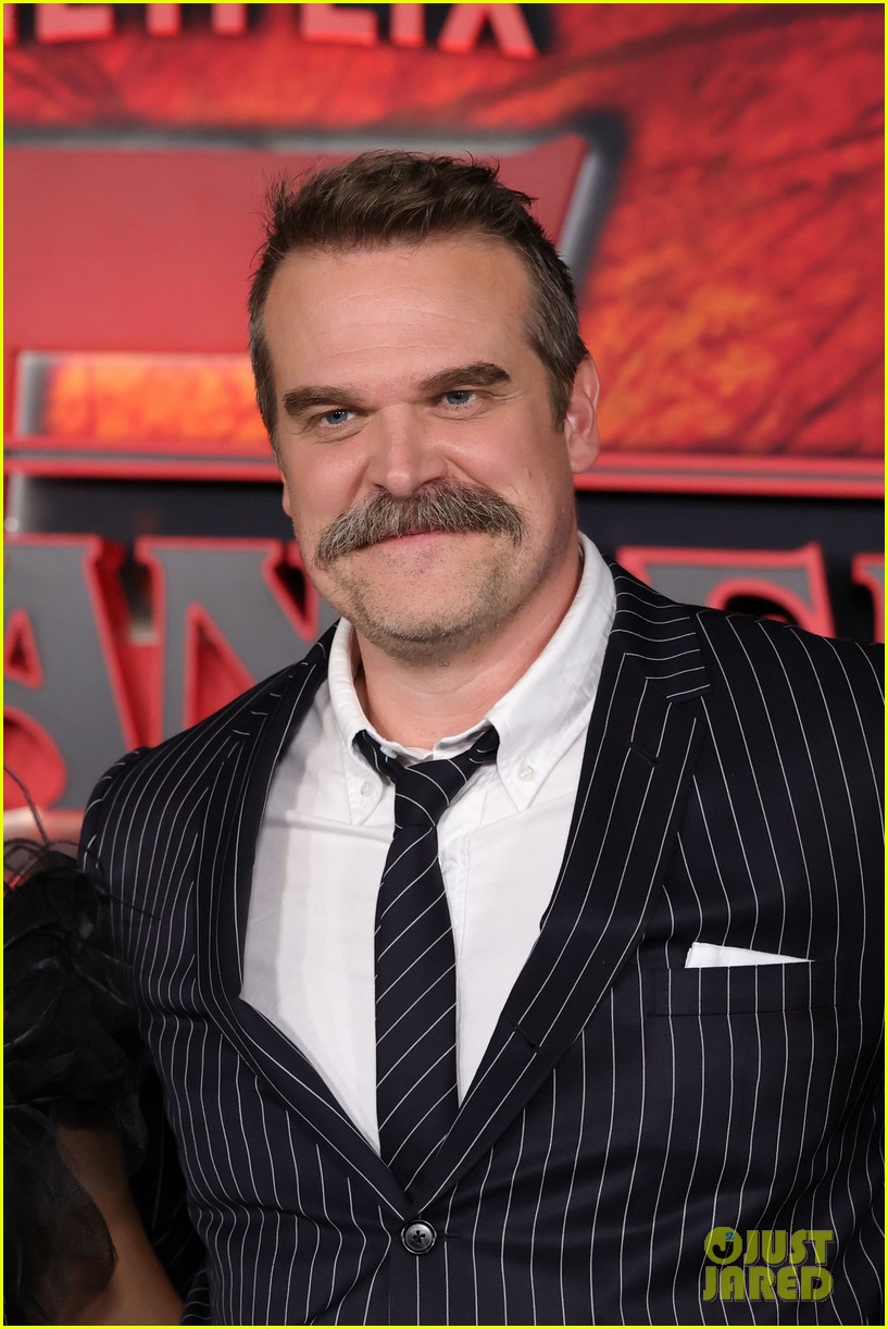 David Harbour & Millie Bobby Brown Warmly Reunite With Hug & Smiles at ...
