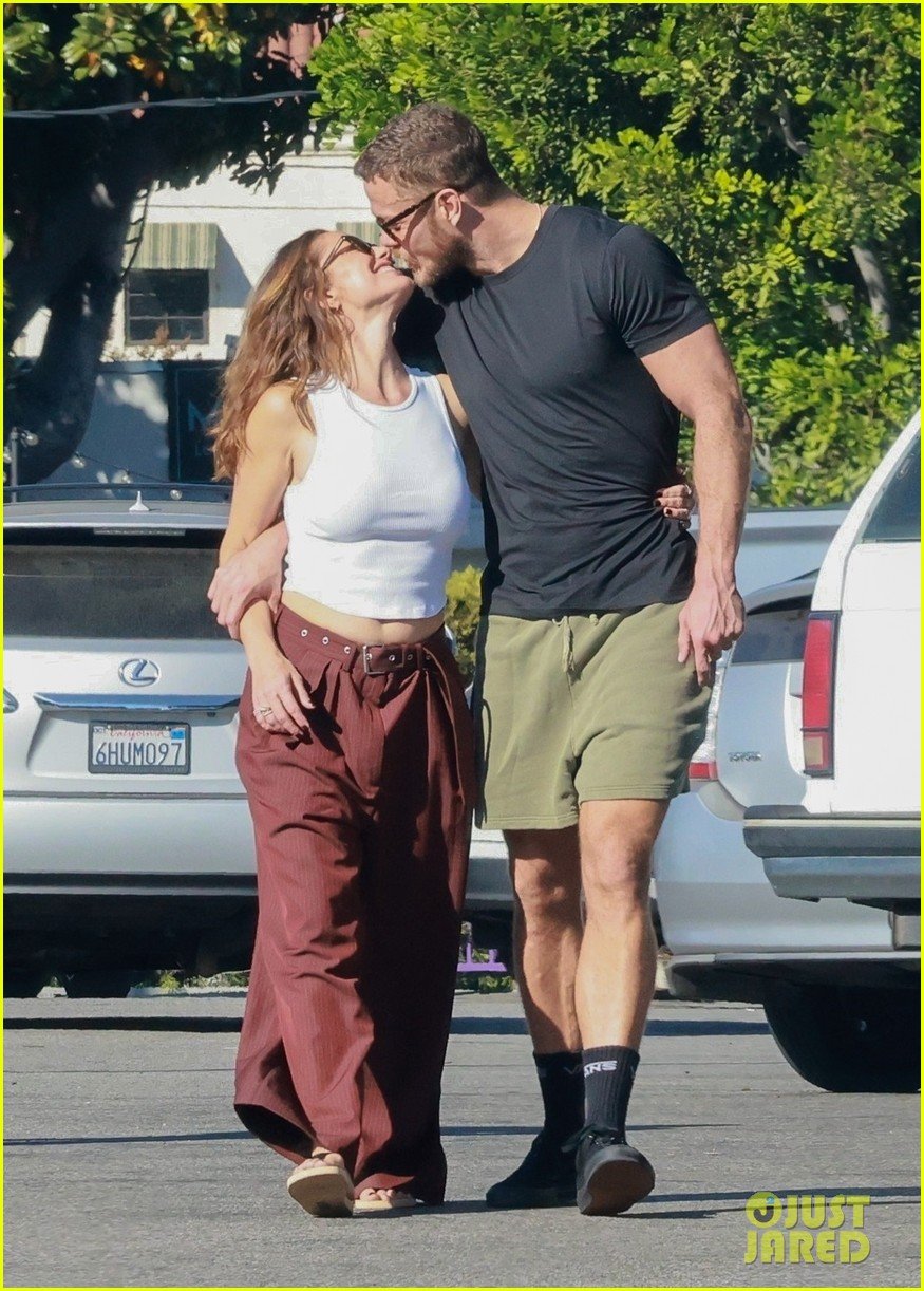 Minka Kelly & Dan Reynolds Are All About the PDA During LA Lunch Date: Photo 5234186 | Minka ...