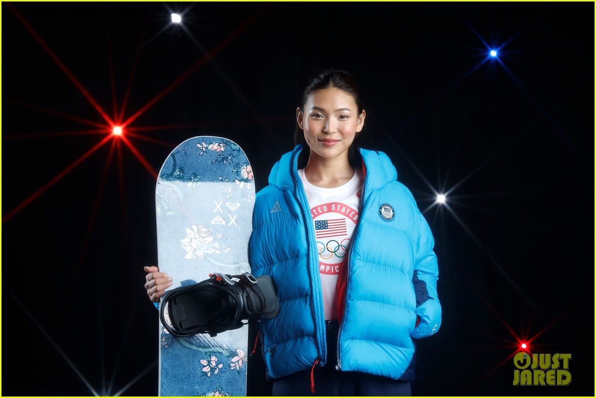 Chloe Kim & Myles Garrett Confirm Relationship with Kiss at Browns Game ...