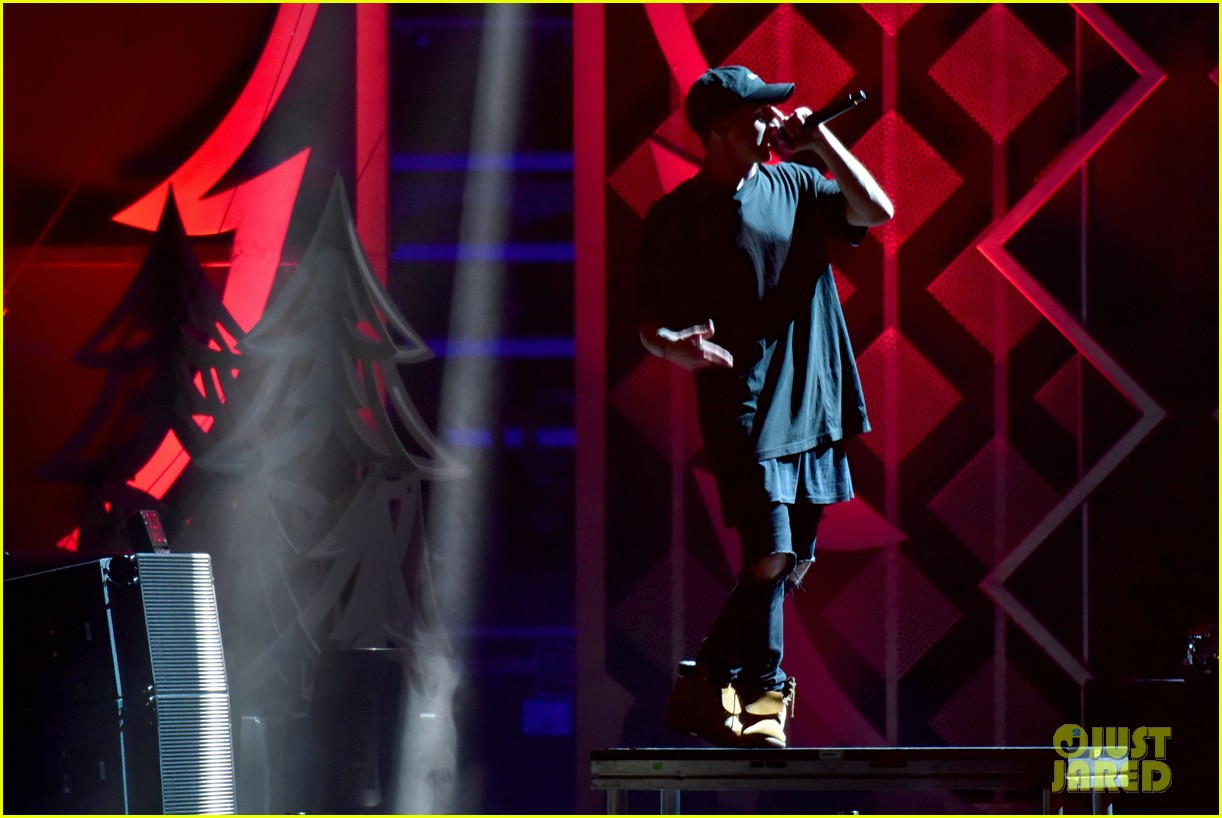 'WHO I WAS' Lyrics: NF & Machine Gun Kelly Unite on Vulnerable 'Fear ...