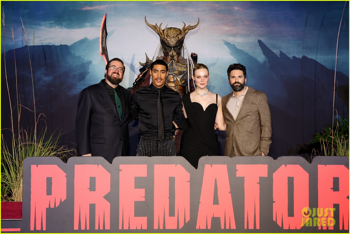 Elle Fanning Poses With an Apex Predator at 'Predator: Badlands' Premiere in Los Angeles: Photo ...