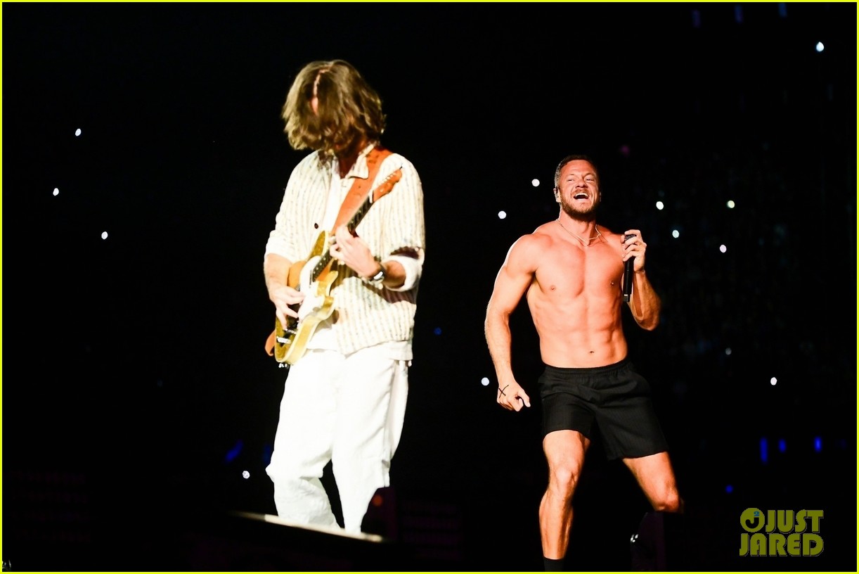 Dan Reynolds Goes Shirtless On Stage in Brazil for Imagine Dragons ...