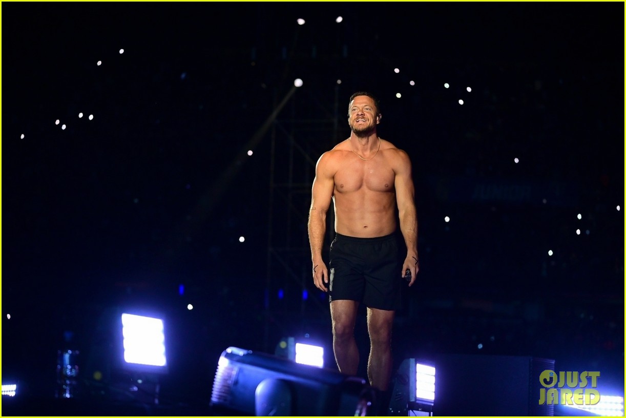 Dan Reynolds Goes Shirtless On Stage in Brazil for Imagine Dragons ...