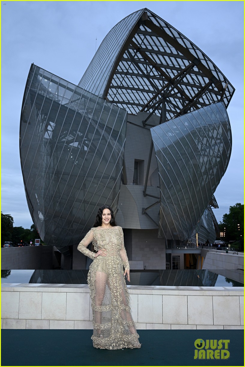 'Mio Cristo Piange Diamanti' Lyrics, English Translation & Meaning: Hear Rosalía's Stunning ...