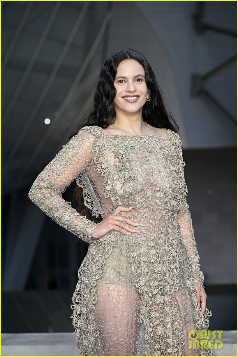 'Mio Cristo Piange Diamanti' Lyrics, English Translation & Meaning: Hear Rosalía's Stunning ...