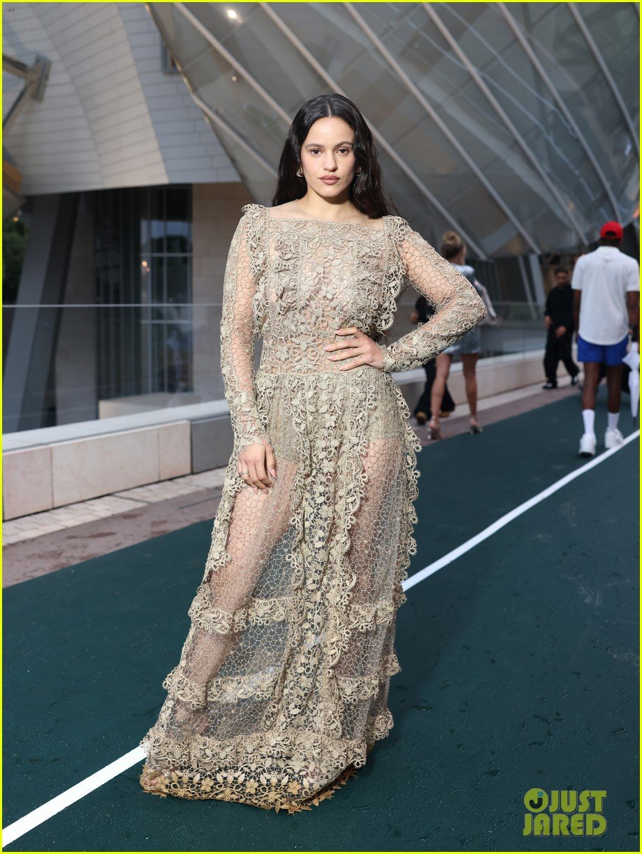 'Mio Cristo Piange Diamanti' Lyrics, English Translation & Meaning: Hear Rosalía's Stunning ...