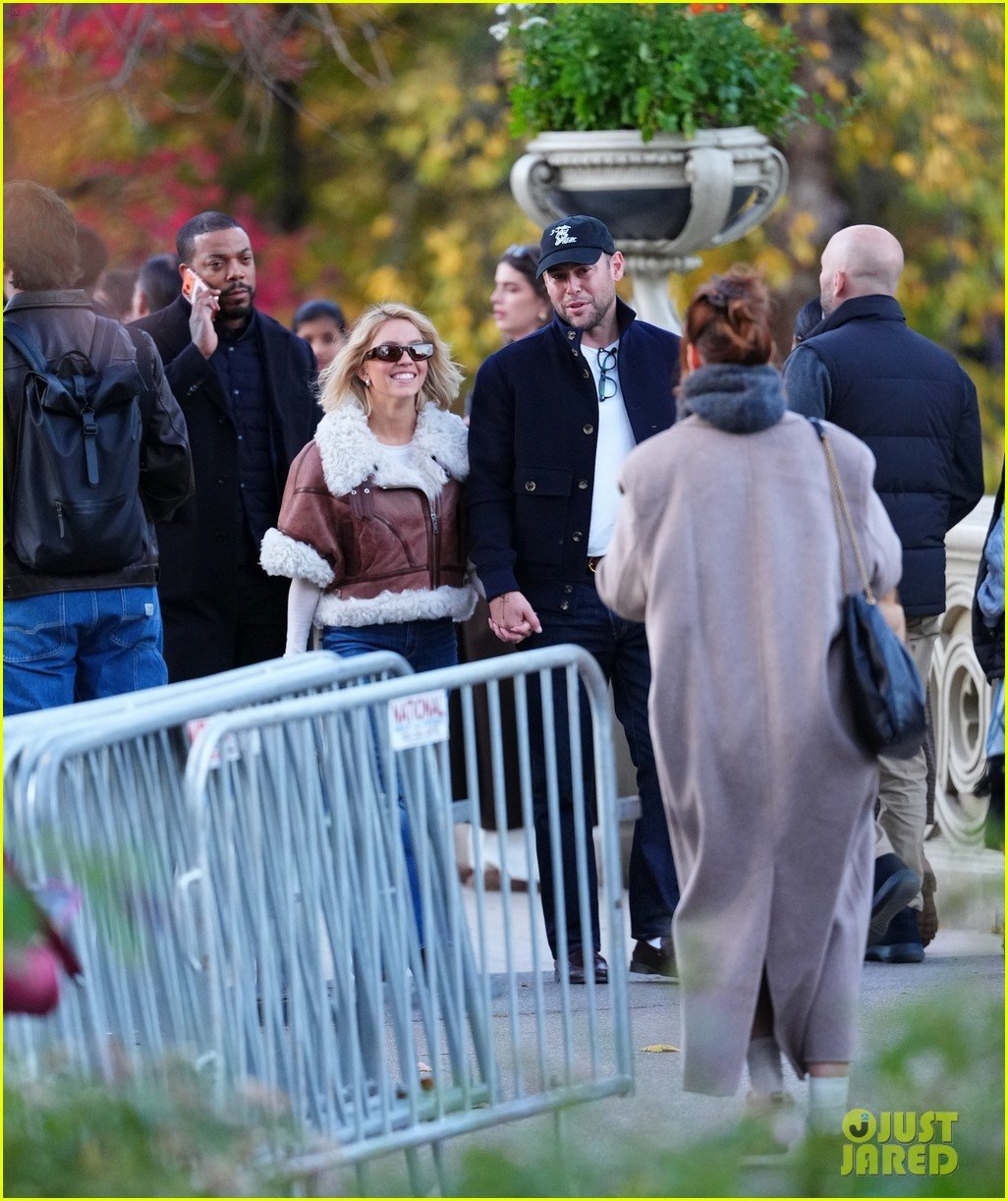 Sydney Sweeney Holds Hands with Boyfriend Scooter Braun While in NYC ...