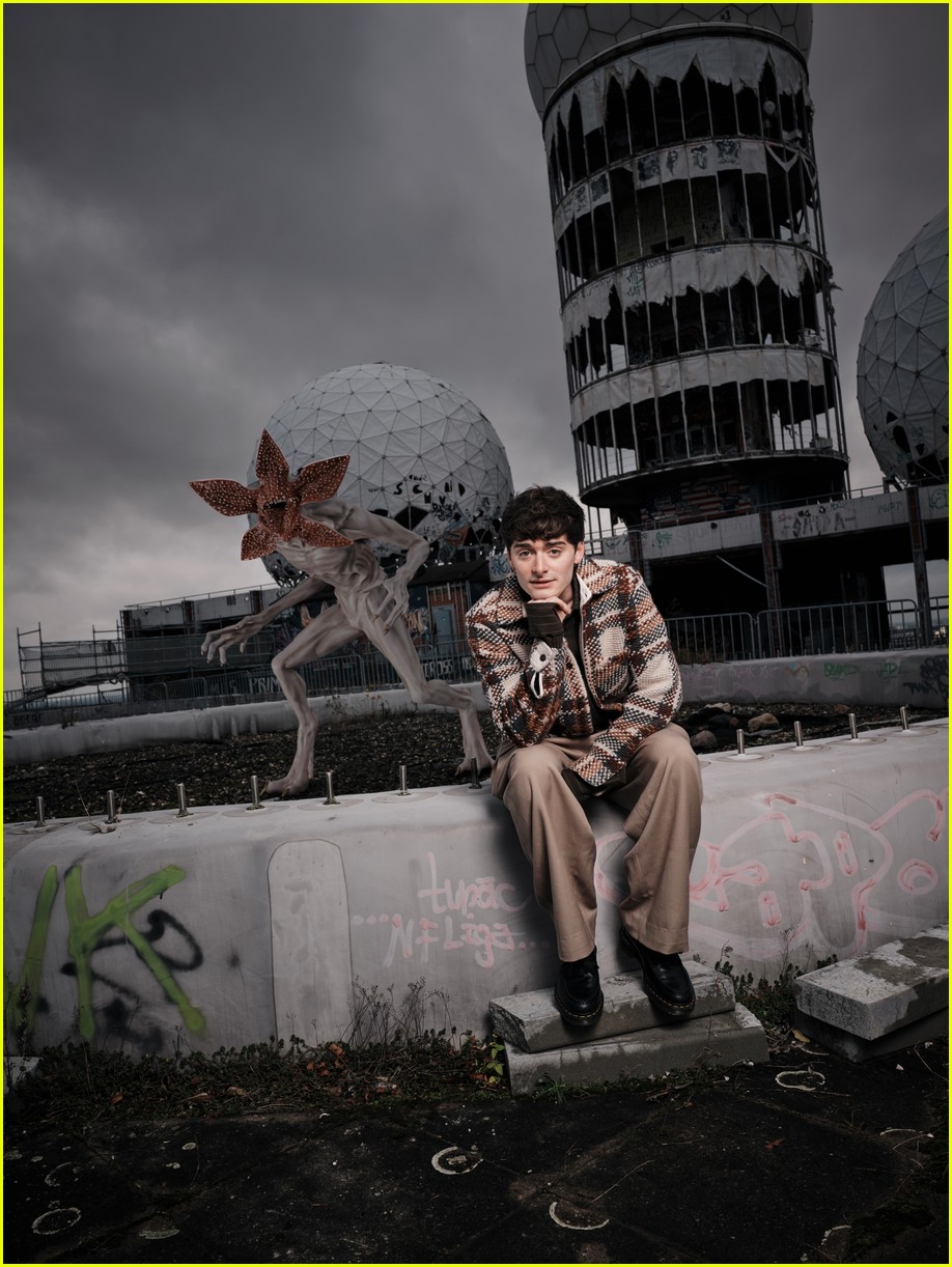 'Stranger Things' Stars Visit Japan for the 'Tokyo Adventure Tour' On ...