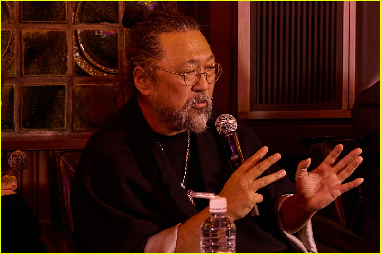 'Stranger Things' Stars Visit Japan for the 'Tokyo Adventure Tour' On ...