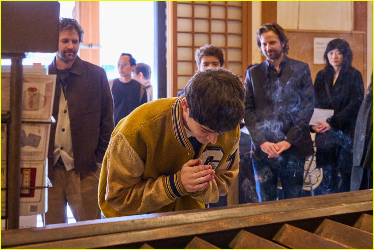 'Stranger Things' Stars Visit Japan for the 'Tokyo Adventure Tour' On ...