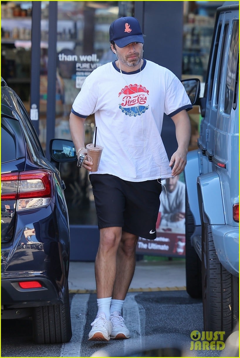 Sebastian Stan Grabs Smoothie To-Go from Erewhon Market in L.A.: Photo ...