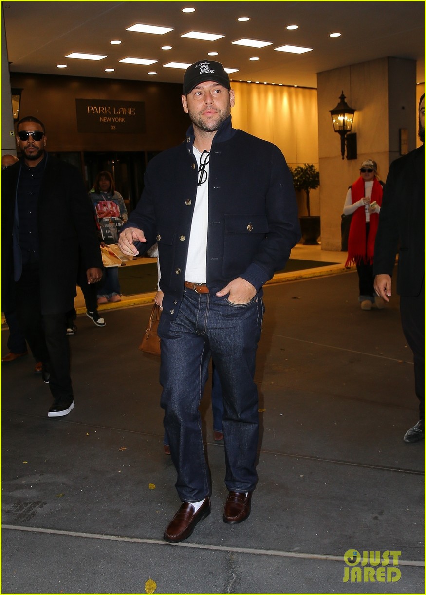 Sydney Sweeney & Scooter Braun Still Going Strong Despite Her Reunion ...