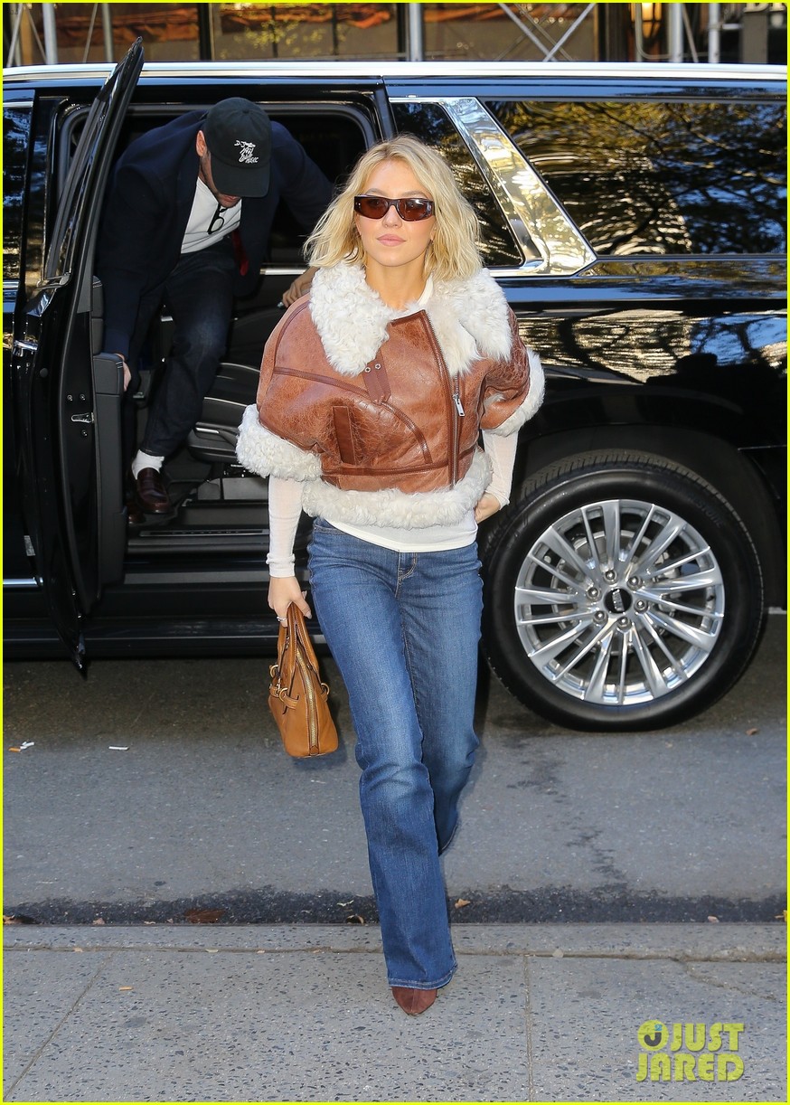 Sydney Sweeney & Scooter Braun Still Going Strong Despite Her Reunion ...