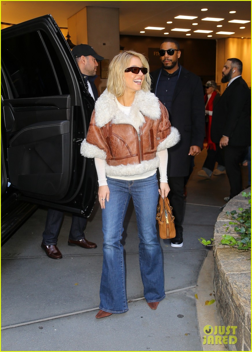 Sydney Sweeney & Scooter Braun Still Going Strong Despite Her Reunion ...