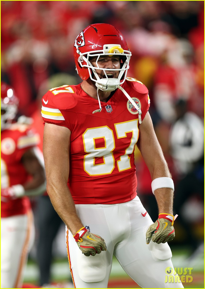 Travis Kelce Has Awkward Response to Brother Jason Kelce's Questions ...