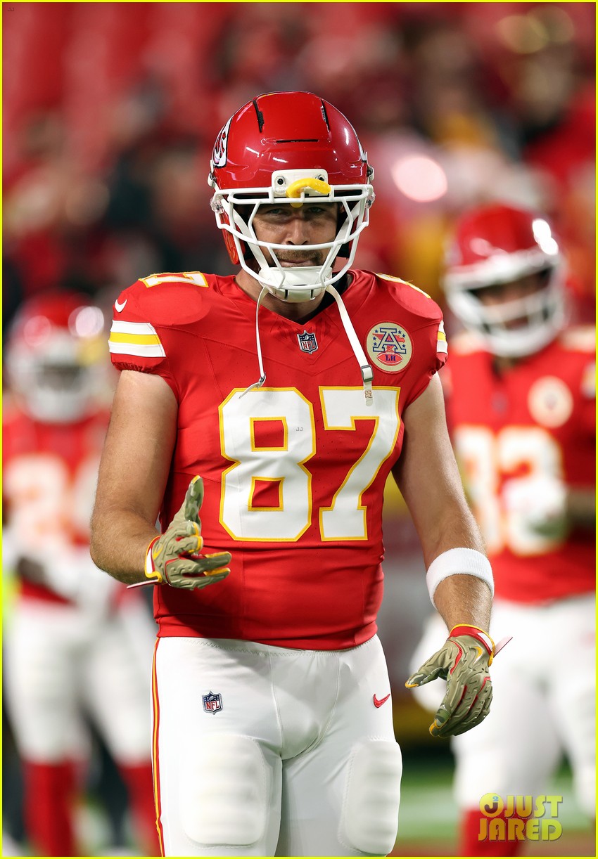 Travis Kelce Has Awkward Response to Brother Jason Kelce's Questions ...