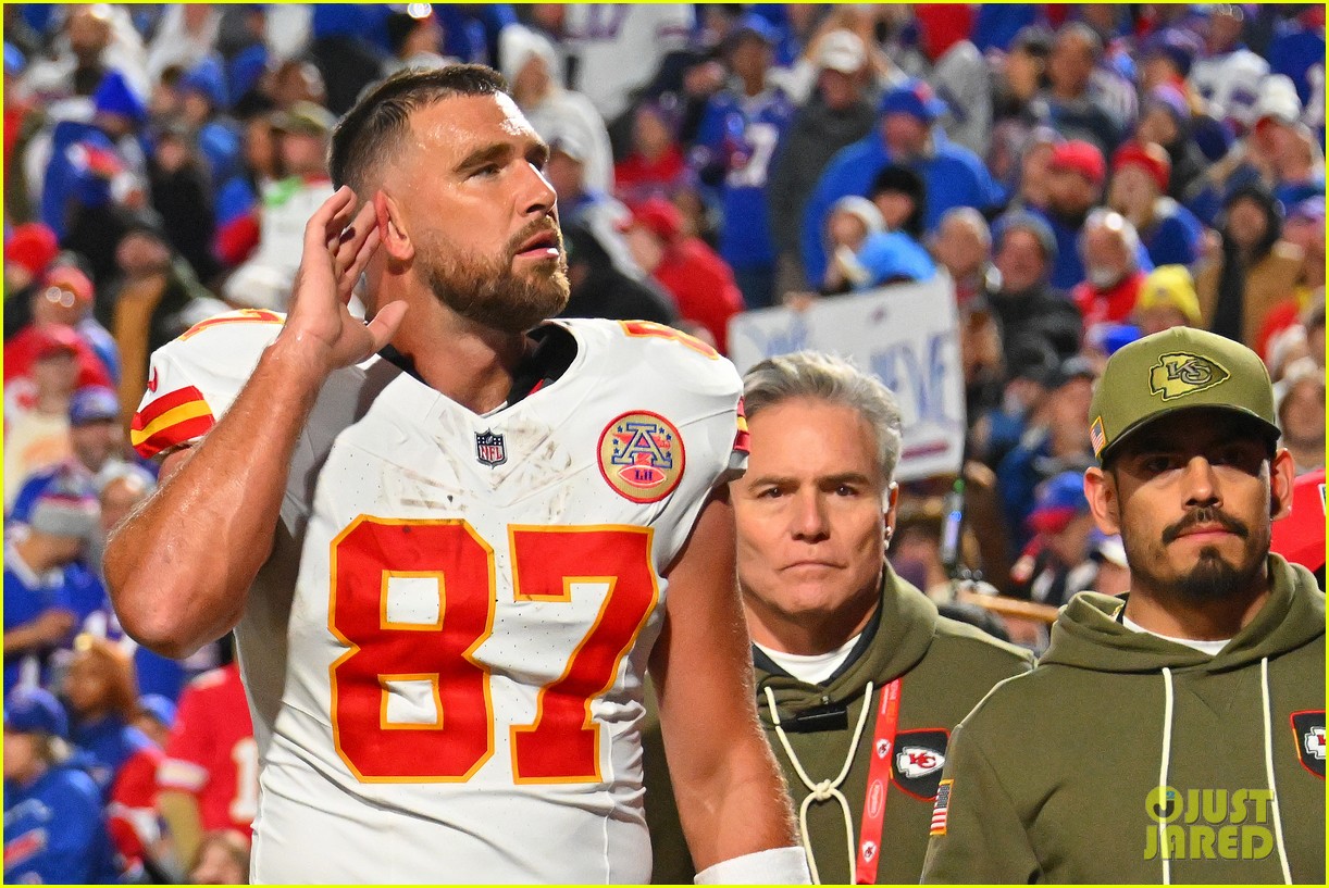 Travis Kelce Has Awkward Response to Brother Jason Kelce's Questions ...